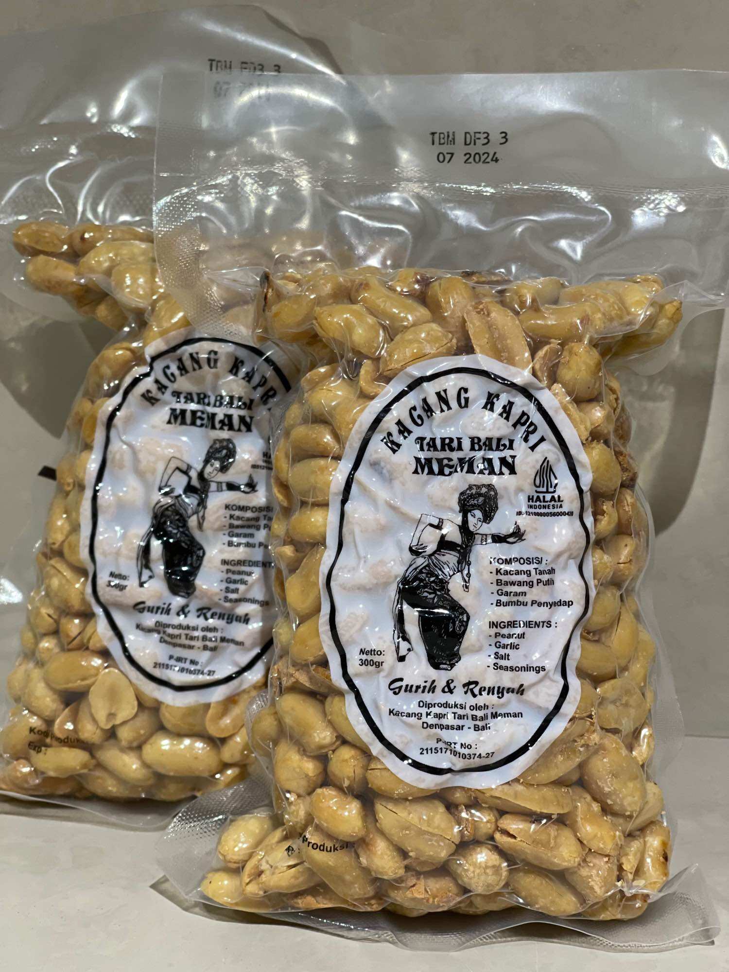 Bundle of 2 packs - Kacang Kapri Tari Bali Meman (Garlic Roasted Peanut ...